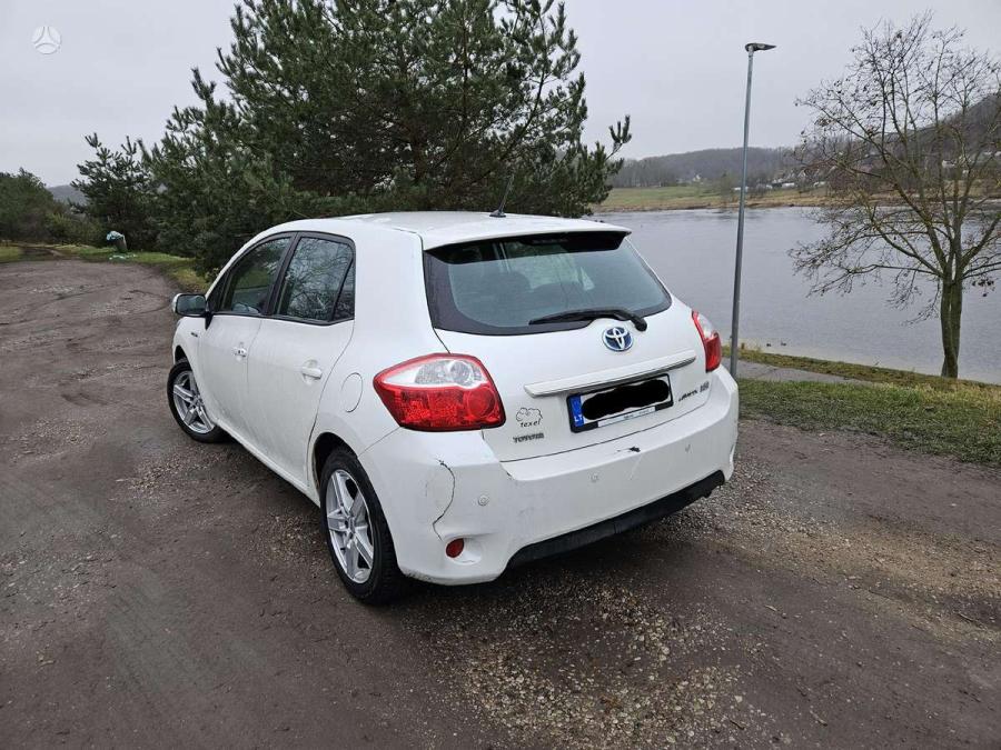 Balts Toyota Auris 2012 Kauņa, ar dzinēja tilpumu 1.80 L un nobraukumu 225 tūkst. km par 2450 €, foto 4 vietnē AUTOMOTO.COM.LV