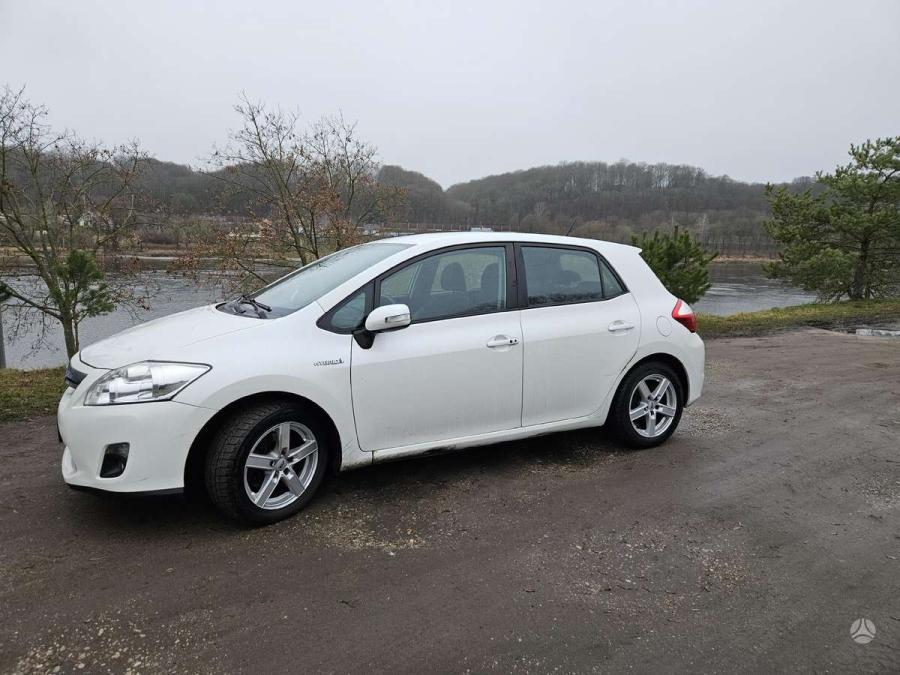 Balts Toyota Auris 2012 Kauņa, ar dzinēja tilpumu 1.80 L un nobraukumu 225 tūkst. km par 2450 €, foto 6 vietnē AUTOMOTO.COM.LV
