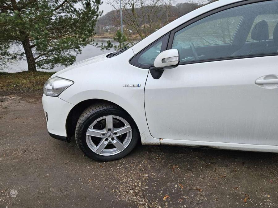 Balts Toyota Auris 2012 Kauņa, ar dzinēja tilpumu 1.80 L un nobraukumu 225 tūkst. km par 2450 €, foto 7 vietnē AUTOMOTO.COM.LV