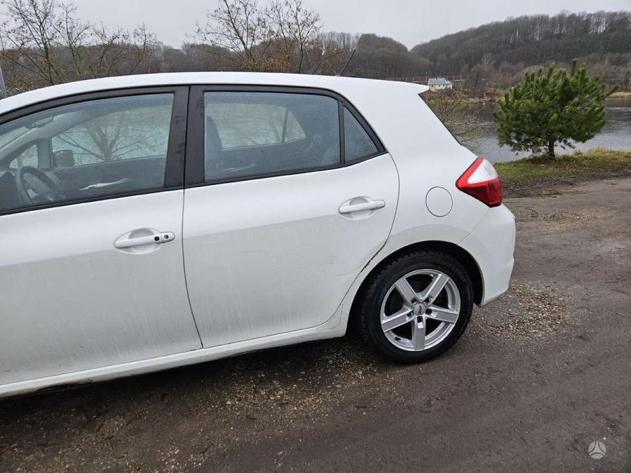Balts Toyota Auris 2012 Kauņa, ar dzinēja tilpumu 1.80 L un nobraukumu 225 tūkst. km par 2450 €, foto 8 vietnē AUTOMOTO.COM.LV
