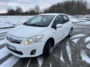 White Toyota Auris 2012 in Vilnius, with an engine capacity of 1.80 L and mileage of 230 thousand km for 6200 €, photo  on AUTOMOTO.COM.LV