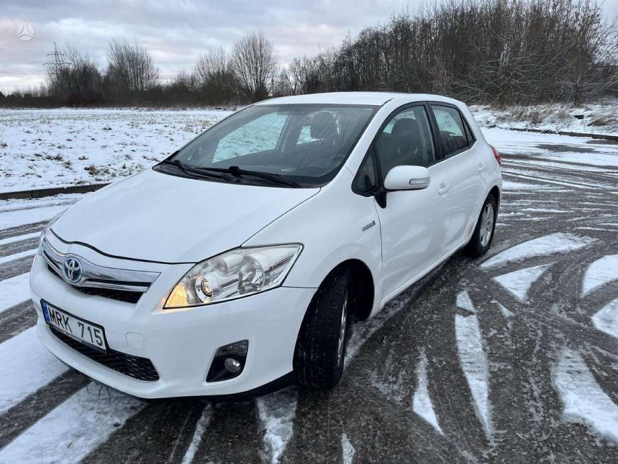 Balts Toyota Auris 2012 Viļņa, ar dzinēja tilpumu 1.80 L un nobraukumu 230 tūkst. km par 6200 €, foto 1 vietnē AUTOMOTO.COM.LV