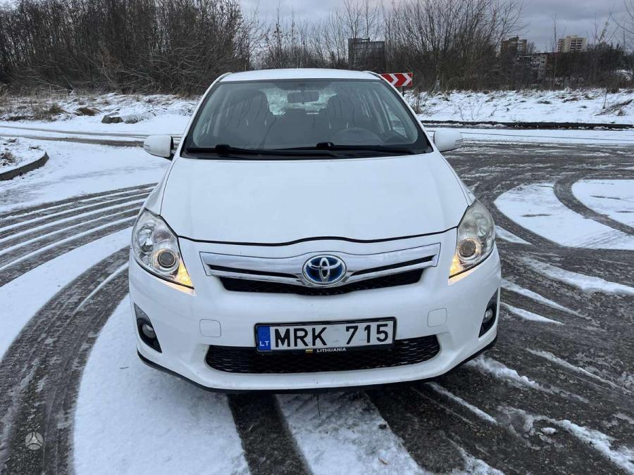 Balts Toyota Auris 2012 Viļņa, ar dzinēja tilpumu 1.80 L un nobraukumu 230 tūkst. km par 6200 €, foto 2 vietnē AUTOMOTO.COM.LV
