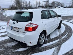 Balts Toyota Auris 2012 Viļņa, ar dzinēja tilpumu 1.80 L un nobraukumu 230 tūkst. km par 6200 €, foto 5 vietnē AUTOMOTO.COM.LV