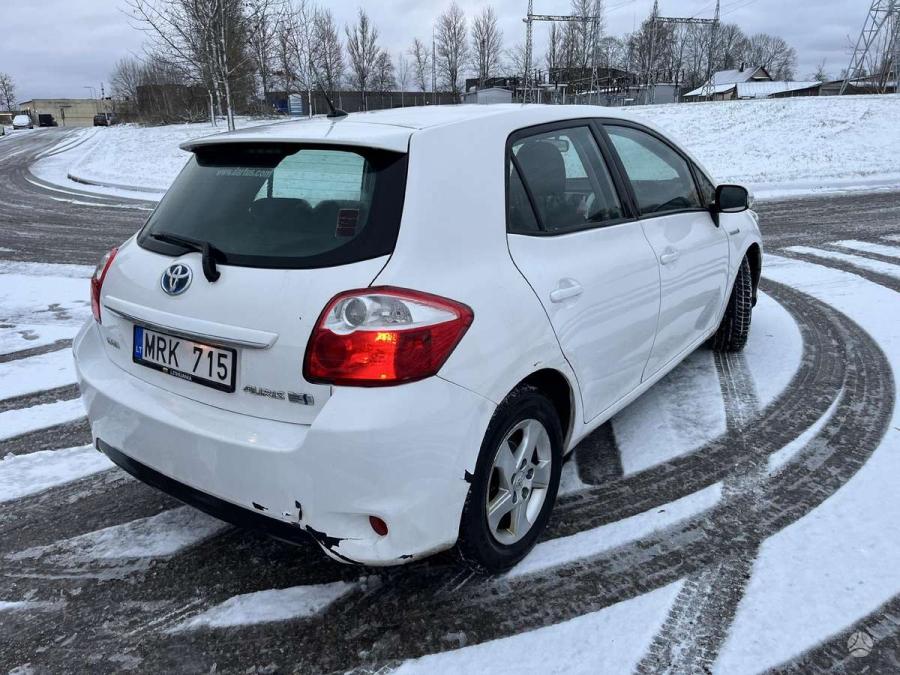 Balts Toyota Auris 2012 Viļņa, ar dzinēja tilpumu 1.80 L un nobraukumu 230 tūkst. km par 6200 €, foto 5 vietnē AUTOMOTO.COM.LV