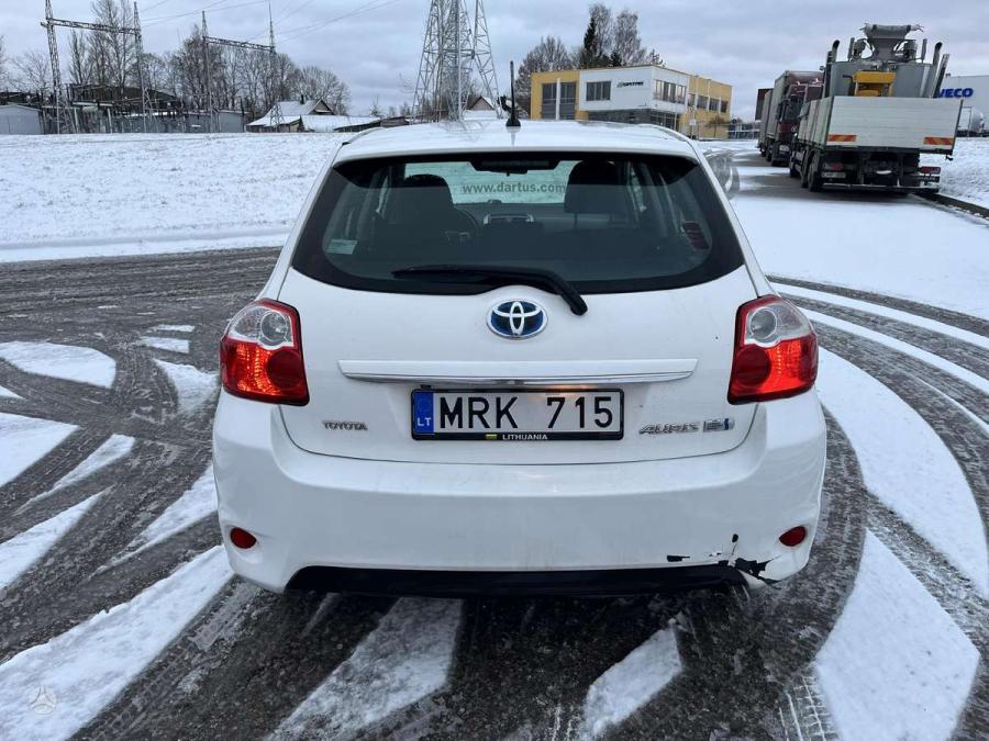 Balts Toyota Auris 2012 Viļņa, ar dzinēja tilpumu 1.80 L un nobraukumu 230 tūkst. km par 6200 €, foto 6 vietnē AUTOMOTO.COM.LV