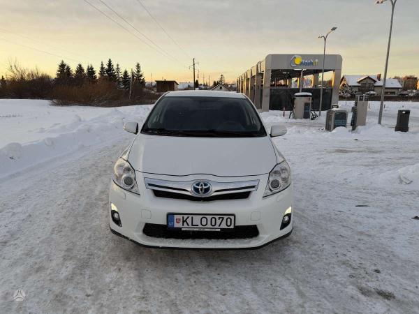 White Toyota Auris 2012 in Palanga, with an engine capacity of 1.80 L and mileage of 93 thousand km for 7500 €, photo 2 on AUTOMOTO.COM.LV
