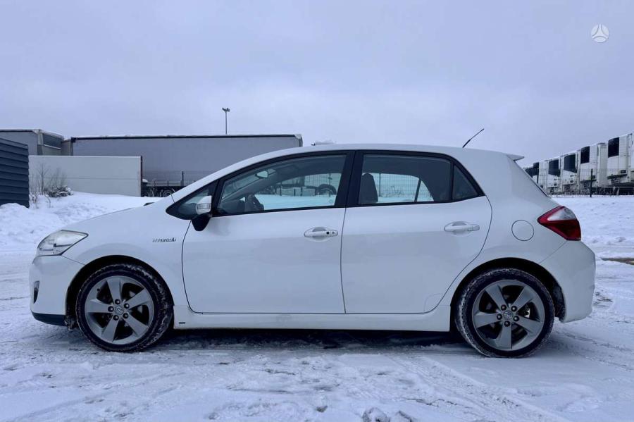 Balts Toyota Auris 2012 Viļņa, ar dzinēja tilpumu 1.80 L un nobraukumu 259 tūkst. km par 6790 €, foto 2 vietnē AUTOMOTO.COM.LV