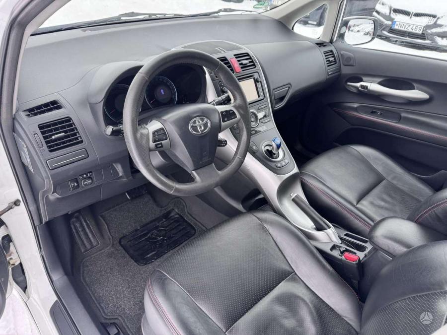 Balts Toyota Auris 2012 Viļņa, ar dzinēja tilpumu 1.80 L un nobraukumu 259 tūkst. km par 6790 €, foto 10 vietnē AUTOMOTO.COM.LV