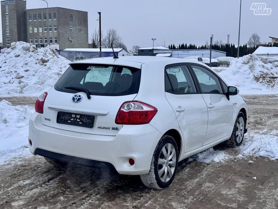 Balts Toyota Auris 2012 Kretinga, ar dzinēja tilpumu 1.80 L un nobraukumu 238 tūkst. km par 5899 €, foto 5 vietnē AUTOMOTO.COM.LV