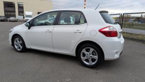 White Toyota Auris 2012 in Vilnius, with an engine capacity of 2.00 L and mileage of 257 thousand km for 5300 €, photo 3 on AUTOMOTO.COM.LV