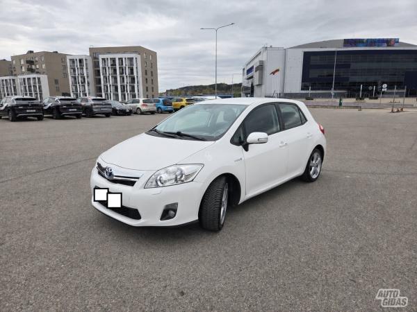 White Toyota Auris 2012 in Ukmerge, with an engine capacity of 1.80 L and mileage of 179 thousand km for 6300 €, photo 1 on AUTOMOTO.COM.LV
