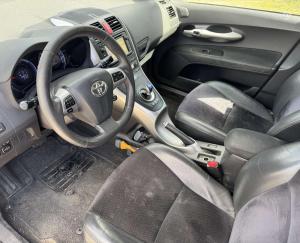 White Toyota Auris 2012 in Alytus, with an engine capacity of 1.80 L and mileage of 289 thousand km for 4950 €, photo 8 on AUTOMOTO.COM.LV