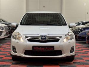 White Toyota Auris 2012 in Vilnius, with an engine capacity of 1.80 L and mileage of 118 thousand km for 7490 €, photo 3 on AUTOMOTO.COM.LV