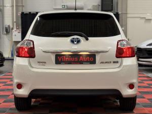 White Toyota Auris 2012 in Vilnius, with an engine capacity of 1.80 L and mileage of 118 thousand km for 7490 €, photo 6 on AUTOMOTO.COM.LV