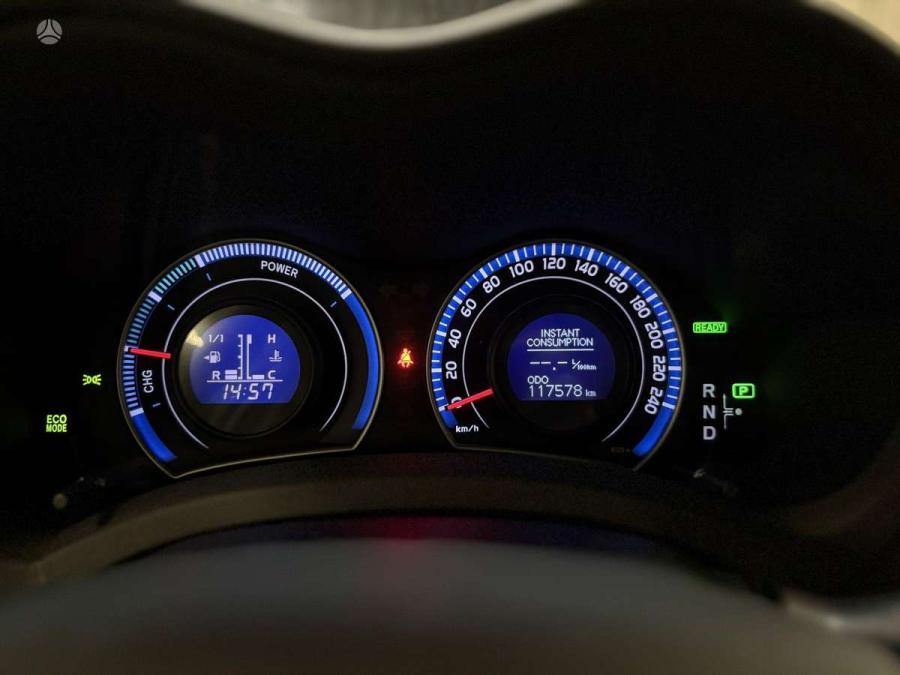 White Toyota Auris 2012 in Vilnius, with an engine capacity of 1.80 L and mileage of 118 thousand km for 7490 €, photo 20 on AUTOMOTO.COM.LV