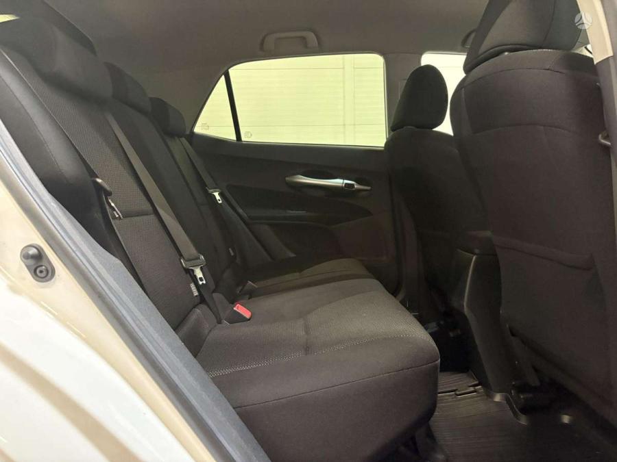 White Toyota Auris 2012 in Vilnius, with an engine capacity of 1.80 L and mileage of 118 thousand km for 7490 €, photo 24 on AUTOMOTO.COM.LV