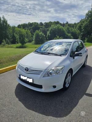 White Toyota Auris 2012 in Vilnius, with an engine capacity of 1.33 L and mileage of 229 thousand km for 3500 €, photo  on AUTOMOTO.COM.LV