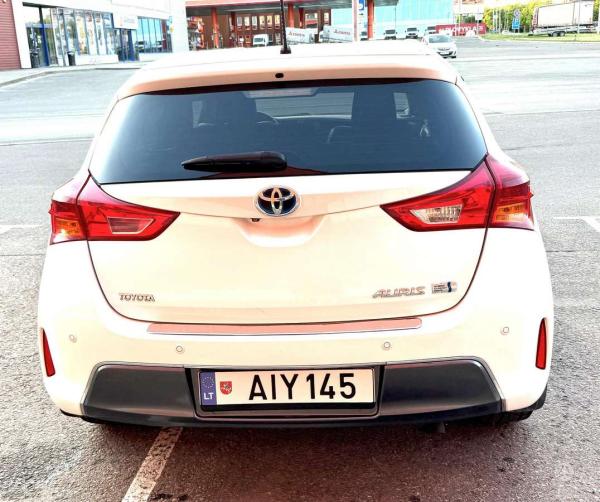 Balts Toyota Auris 2012 Viļņa, ar dzinēja tilpumu 1.80 L un nobraukumu 238 tūkst. km par 8100 €, foto 5 vietnē AUTOMOTO.COM.LV