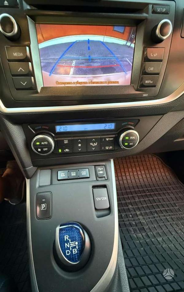 Balts Toyota Auris 2012 Viļņa, ar dzinēja tilpumu 1.80 L un nobraukumu 238 tūkst. km par 8100 €, foto 7 vietnē AUTOMOTO.COM.LV