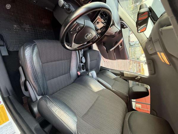 Balts Toyota Auris 2012 Viļņa, ar dzinēja tilpumu 1.80 L un nobraukumu 238 tūkst. km par 8100 €, foto 10 vietnē AUTOMOTO.COM.LV
