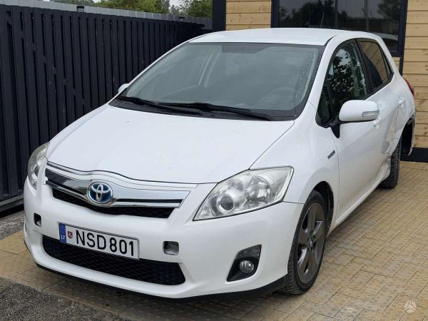 Balts Toyota Auris 2012 Šauļi, ar dzinēja tilpumu 1.80 L un nobraukumu 291 tūkst. km par 3950 €, foto 1 vietnē AUTOMOTO.COM.LV