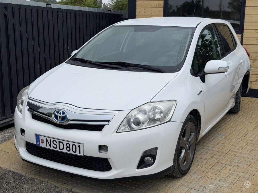 Balts Toyota Auris 2012 Šauļi, ar dzinēja tilpumu 1.80 L un nobraukumu 291 tūkst. km par 3950 €, foto 1 vietnē AUTOMOTO.COM.LV