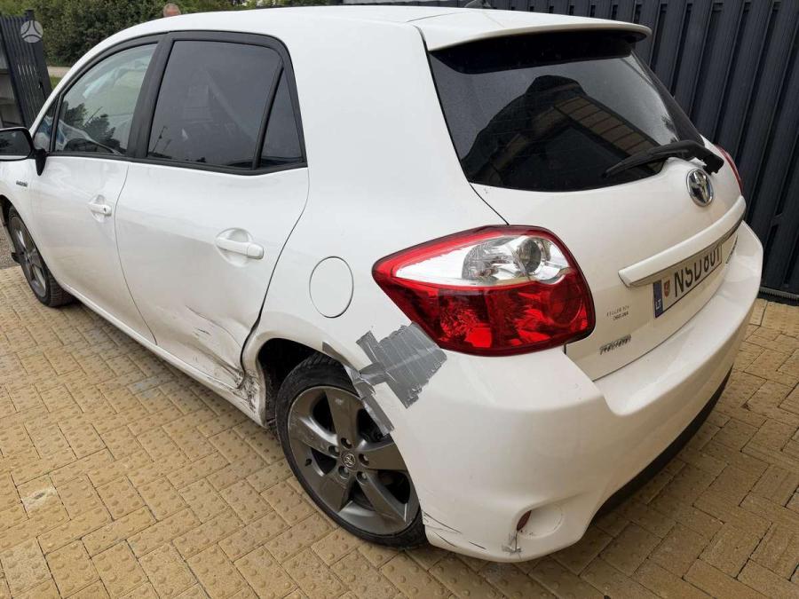Balts Toyota Auris 2012 Šauļi, ar dzinēja tilpumu 1.80 L un nobraukumu 291 tūkst. km par 3950 €, foto 5 vietnē AUTOMOTO.COM.LV