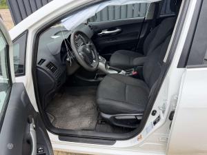 Balts Toyota Auris 2012 Šauļi, ar dzinēja tilpumu 1.80 L un nobraukumu 291 tūkst. km par 3950 €, foto 7 vietnē AUTOMOTO.COM.LV