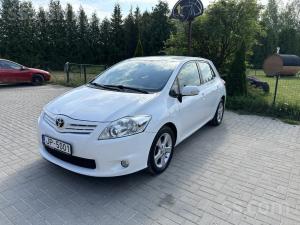 Balts Toyota Auris 2012 Rīga, ar dzinēja tilpumu 1.40 L un nobraukumu 265 tūkst. km par 2300 €, foto 3 vietnē AUTOMOTO.COM.LV