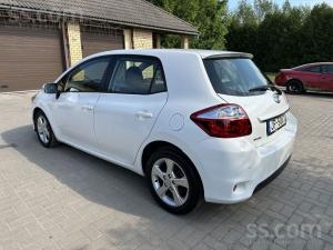 Balts Toyota Auris 2012 Rīga, ar dzinēja tilpumu 1.40 L un nobraukumu 265 tūkst. km par 2300 €, foto 5 vietnē AUTOMOTO.COM.LV