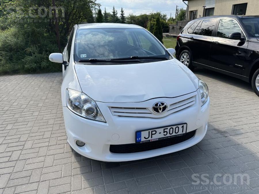Balts Toyota Auris 2012 Rīga, ar dzinēja tilpumu 1.40 L un nobraukumu 265 tūkst. km par 2300 €, foto 10 vietnē AUTOMOTO.COM.LV