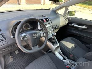Balts Toyota Auris 2012 Rīga, ar dzinēja tilpumu 1.40 L un nobraukumu 265 tūkst. km par 2300 €, foto 14 vietnē AUTOMOTO.COM.LV