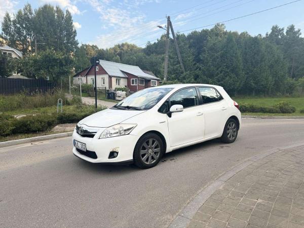 Balts Toyota Auris 2012 Viļņa, ar dzinēja tilpumu 1.80 L un nobraukumu 219 tūkst. km par 5499 €, foto 1 vietnē AUTOMOTO.COM.LV
