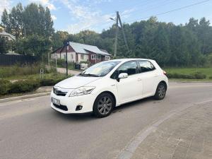 Balts Toyota Auris 2012 Viļņa, ar dzinēja tilpumu 1.80 L un nobraukumu 219 tūkst. km par 5499 €, foto  vietnē AUTOMOTO.COM.LV