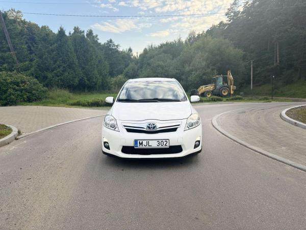 Balts Toyota Auris 2012 Viļņa, ar dzinēja tilpumu 1.80 L un nobraukumu 219 tūkst. km par 5499 €, foto 2 vietnē AUTOMOTO.COM.LV