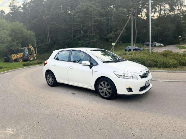 Balts Toyota Auris 2012 Viļņa, ar dzinēja tilpumu 1.80 L un nobraukumu 219 tūkst. km par 5499 €, foto 3 vietnē AUTOMOTO.COM.LV