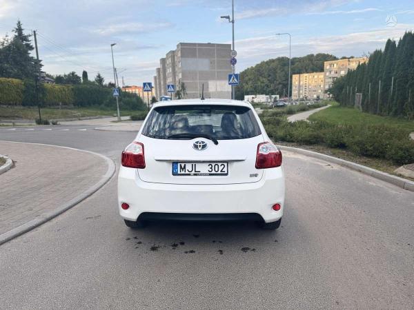 Balts Toyota Auris 2012 Viļņa, ar dzinēja tilpumu 1.80 L un nobraukumu 219 tūkst. km par 5499 €, foto 5 vietnē AUTOMOTO.COM.LV