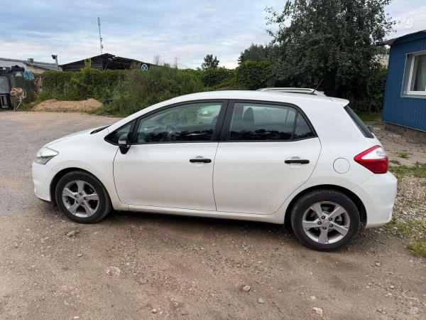 Balts Toyota Auris 2012 Viļņa, ar dzinēja tilpumu 1.33 L un nobraukumu 230 tūkst. km par 3850 €, foto 8 vietnē AUTOMOTO.COM.LV