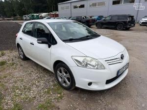 White Toyota Auris 2012 in Vilnius, with an engine capacity of 1.30 L and mileage of 230 thousand km for 3850 €, photo 4 on AUTOMOTO.COM.LV