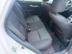 White Toyota Auris 2012 in Vilnius, with an engine capacity of 1.30 L and mileage of 230 thousand km for 3850 €, photo 11 on AUTOMOTO.COM.LV