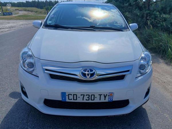 White Toyota Auris 2012 in Vilnius, with an engine capacity of 1.80 L and mileage of 254 thousand km for 5999 €, photo 4 on AUTOMOTO.COM.LV