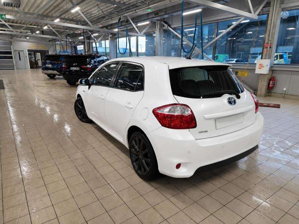 Toyota Auris 2012 Viļņa vietnē Balts Toyota Auris 2012 Viļņa, ar dzinēja tilpumu 1.80 L un nobraukumu 176 tūkst. km par 6600 €, foto 5 vietnē AUTOMOTO.COM.LV