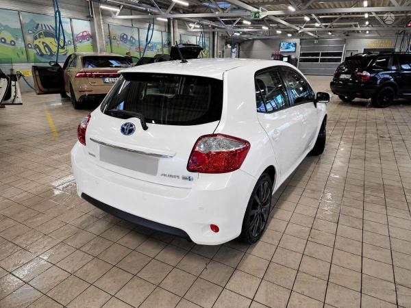 Toyota Auris 2012 Viļņa vietnē Balts Toyota Auris 2012 Viļņa, ar dzinēja tilpumu 1.80 L un nobraukumu 176 tūkst. km par 6600 €, foto 7 vietnē AUTOMOTO.COM.LV
