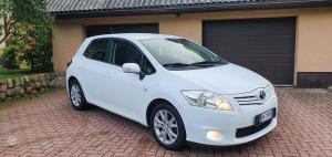 White Toyota Auris 2012 in Vilnius, with an engine capacity of 1.60 L and mileage of 234 thousand km for 4450 €, photo 6 on AUTOMOTO.COM.LV