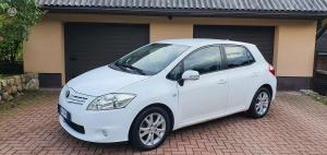 White Toyota Auris 2012 in Vilnius, with an engine capacity of 1.60 L and mileage of 234 thousand km for 4450 €, photo 9 on AUTOMOTO.COM.LV