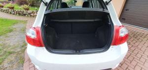 White Toyota Auris 2012 in Vilnius, with an engine capacity of 1.60 L and mileage of 234 thousand km for 4450 €, photo 13 on AUTOMOTO.COM.LV