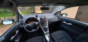 White Toyota Auris 2012 in Vilnius, with an engine capacity of 1.60 L and mileage of 234 thousand km for 4450 €, photo 17 on AUTOMOTO.COM.LV