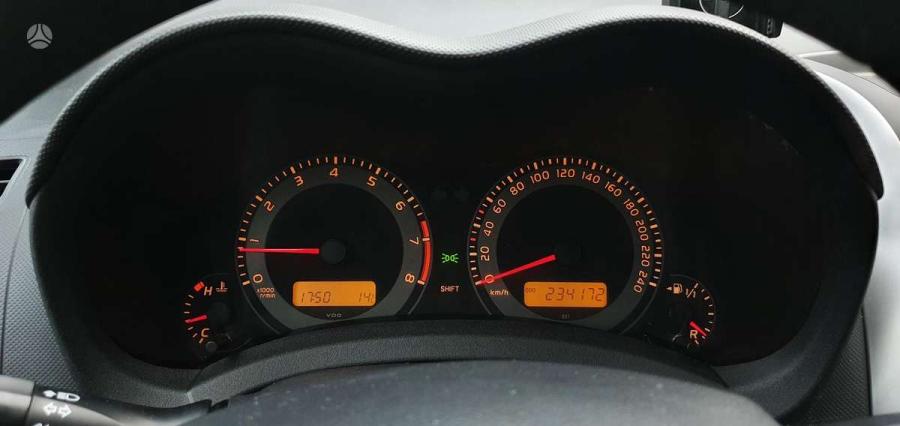 White Toyota Auris 2012 in Vilnius, with an engine capacity of 1.60 L and mileage of 234 thousand km for 4450 €, photo 18 on AUTOMOTO.COM.LV