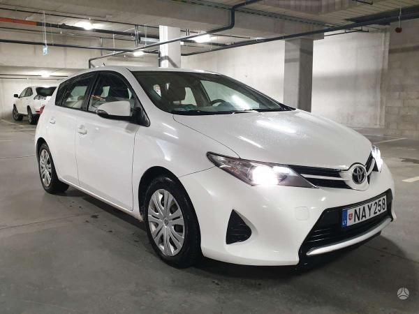 Balts Toyota Auris 2013 Viļņa, ar dzinēja tilpumu 1.33 L un nobraukumu 259 tūkst. km par 4400 €, foto 1 vietnē AUTOMOTO.COM.LV